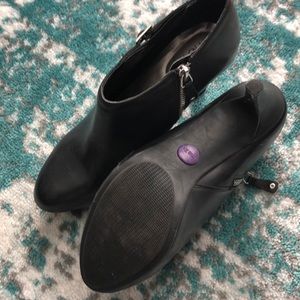 me too | Shoes | Cutest Me Too Black Leather Ankle Boots Sz 85 | Poshmark